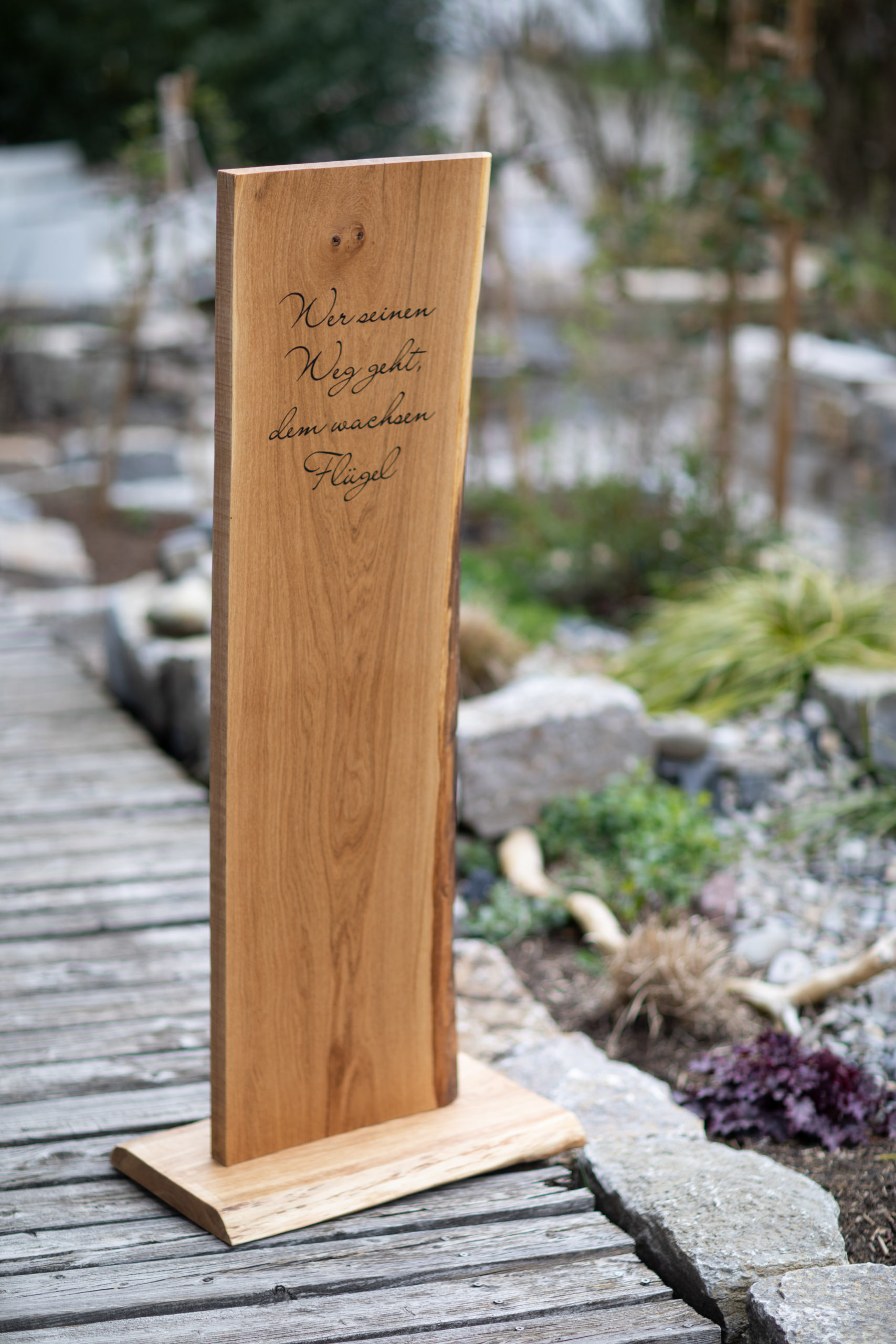 Massive Stele aus Eichenholz – lamari-design.com